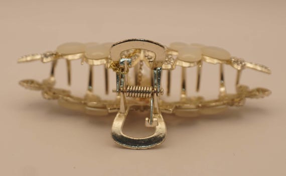 Gouden haarklem met zilveren glitter vlinders en witt… - Gem