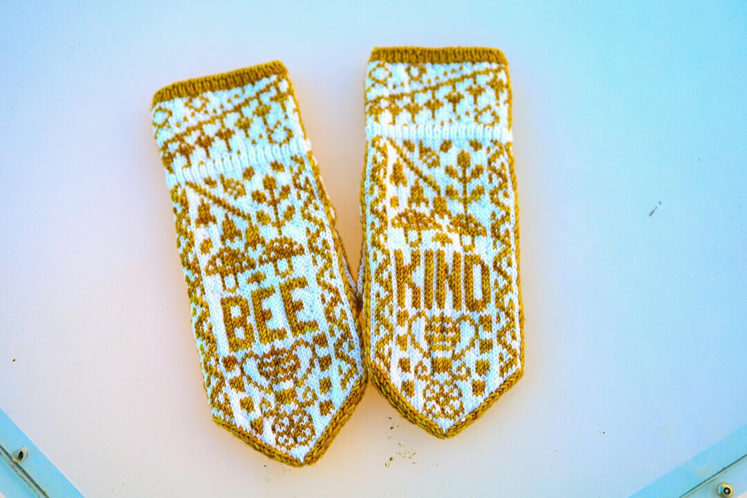 Knitting Pattern PDF | Bee Kind Mittens | Charted Colorwork - Etsy