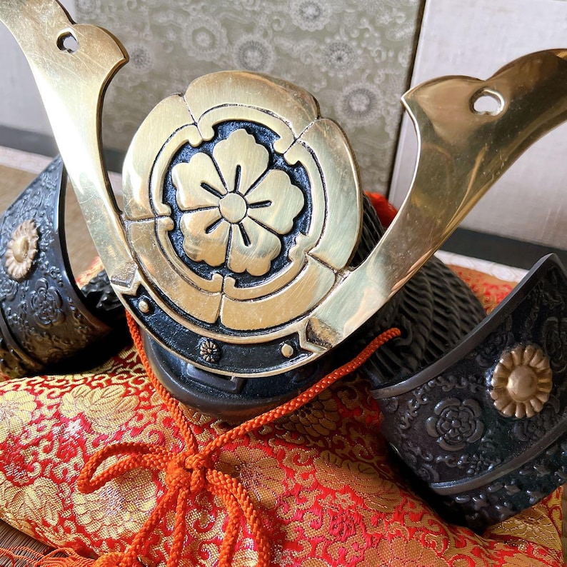 Oda Nobunaga Samurai Helmet Display With Cushion – Vintage Showa Era ...