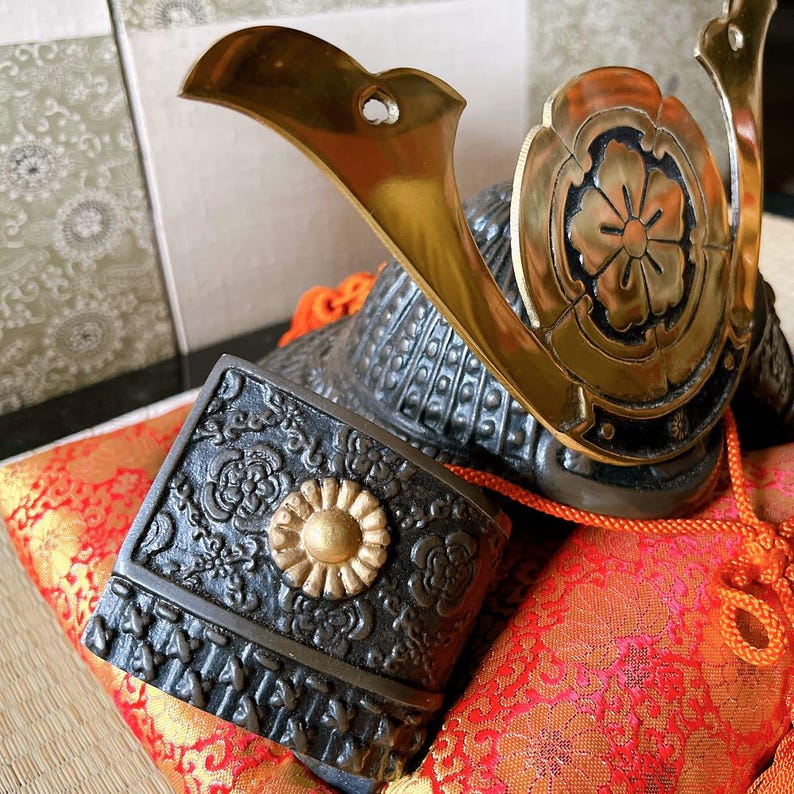 Oda Nobunaga Samurai Helmet Display With Cushion – Vintage Showa Era ...