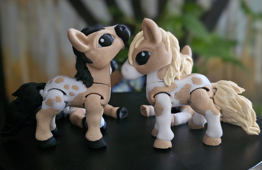 3D Printed Tiny Ponies – Adorable Miniature Figurines in Two Color ...