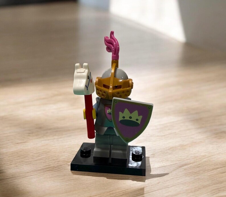 LEGO Minifigure Series 23 - Knight of the Yellow Castle Rare ...