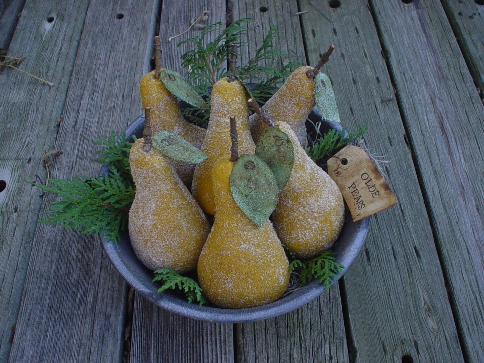 Primitive Aged Pears E Pattern - Big Red Ripe Christmas Pears Bowl ...