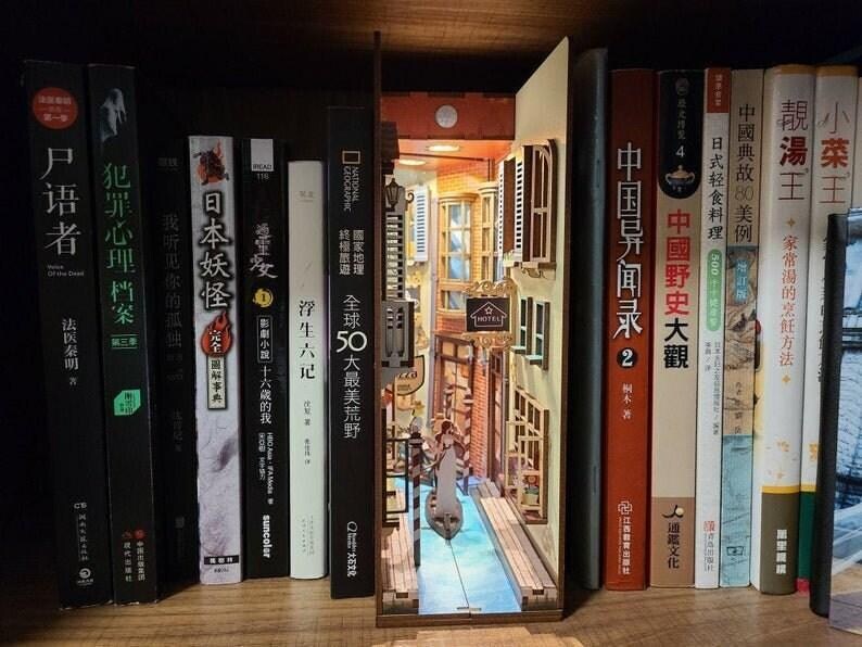 Venice Book Nook DIY Kit – Illuminated Bookshelf Insert, Miniature ...