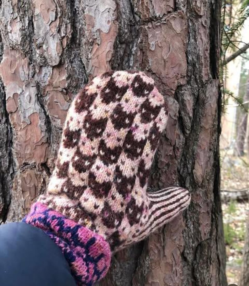 Knitting Pattern for Popular Lille Katt Mittens. Colorwork for Both ...