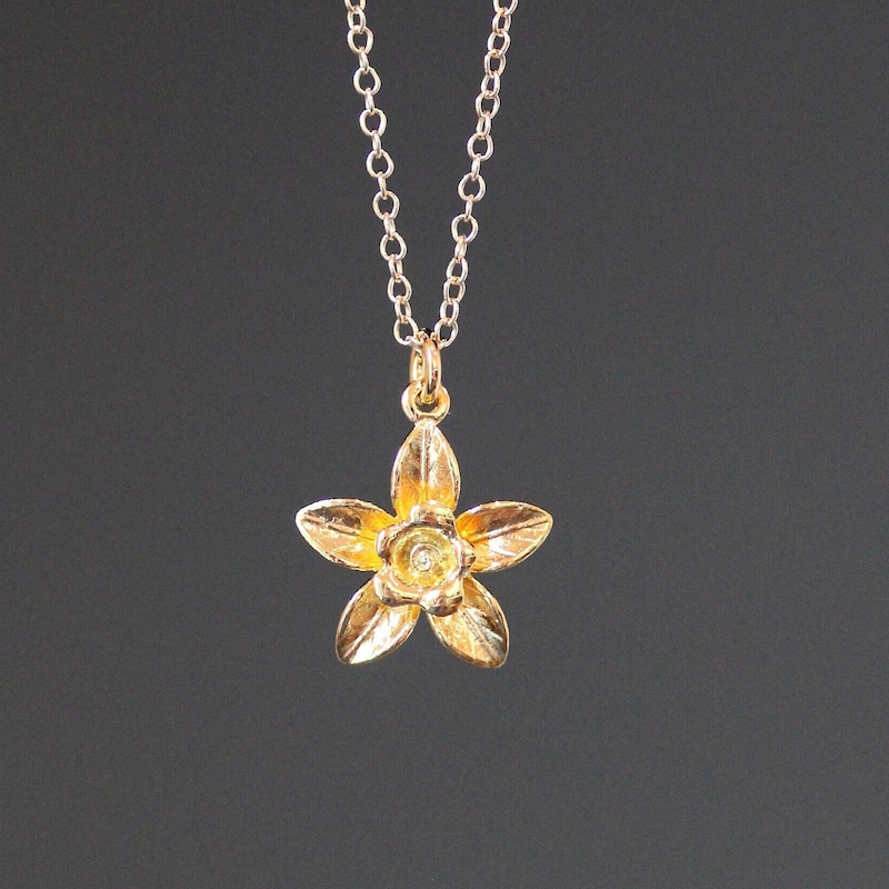 Gold Flower Necklace - Etsy