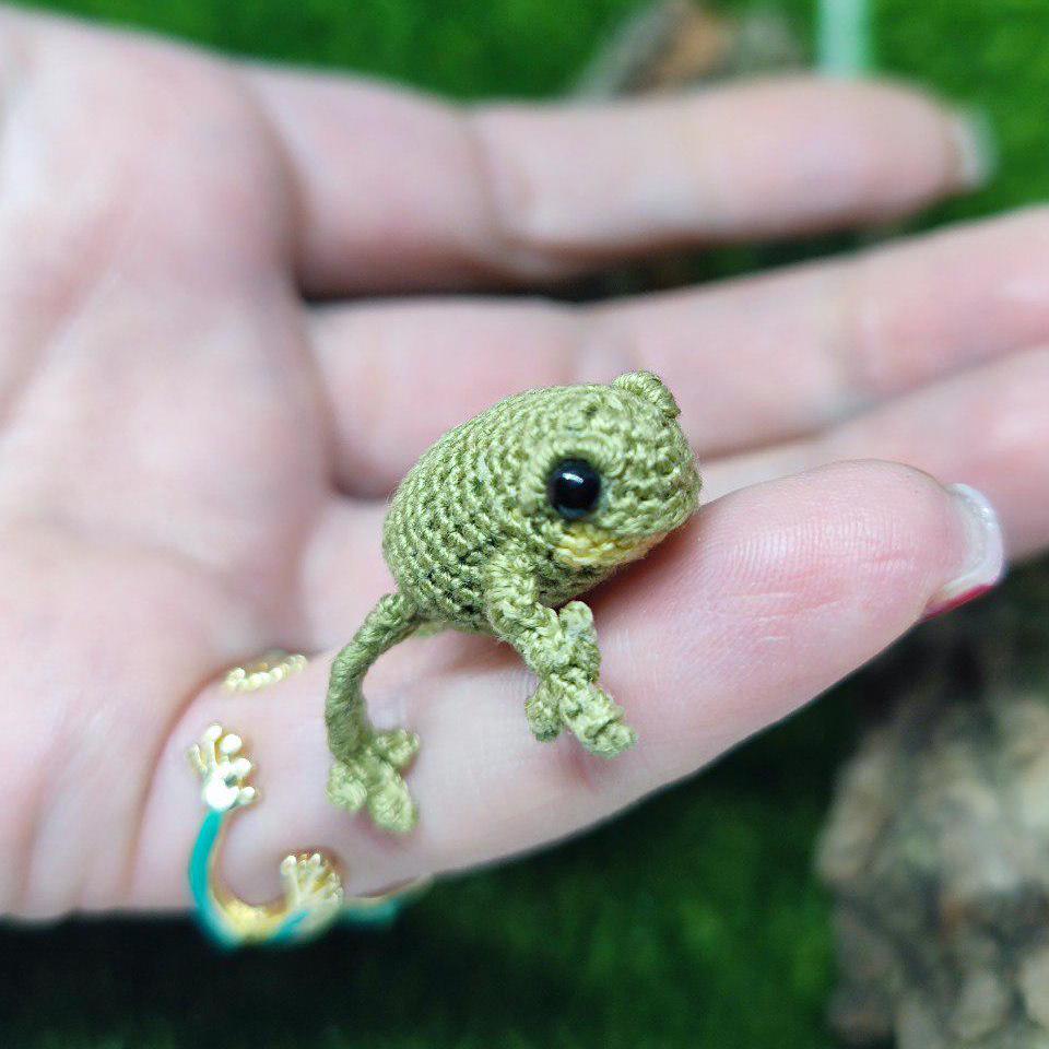 Miniature Crochet Toad Doll, Dollhouse Frog, Micro Crochet Tiny Toad ...