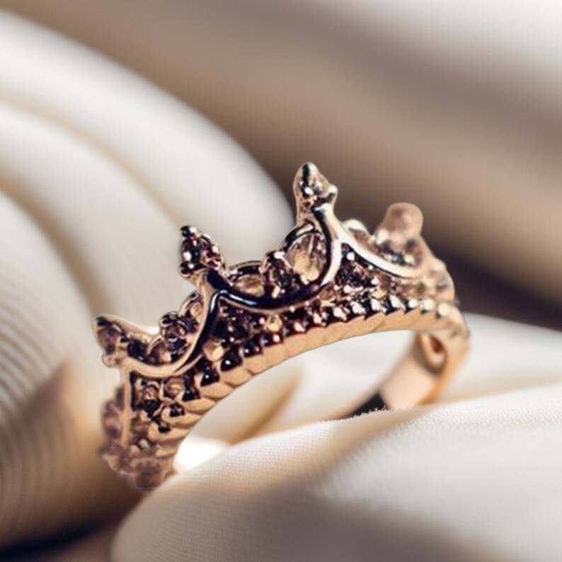 Vintage Queen Crown Ring for Women, Elegant Silver Alloy Tiara Ring ...