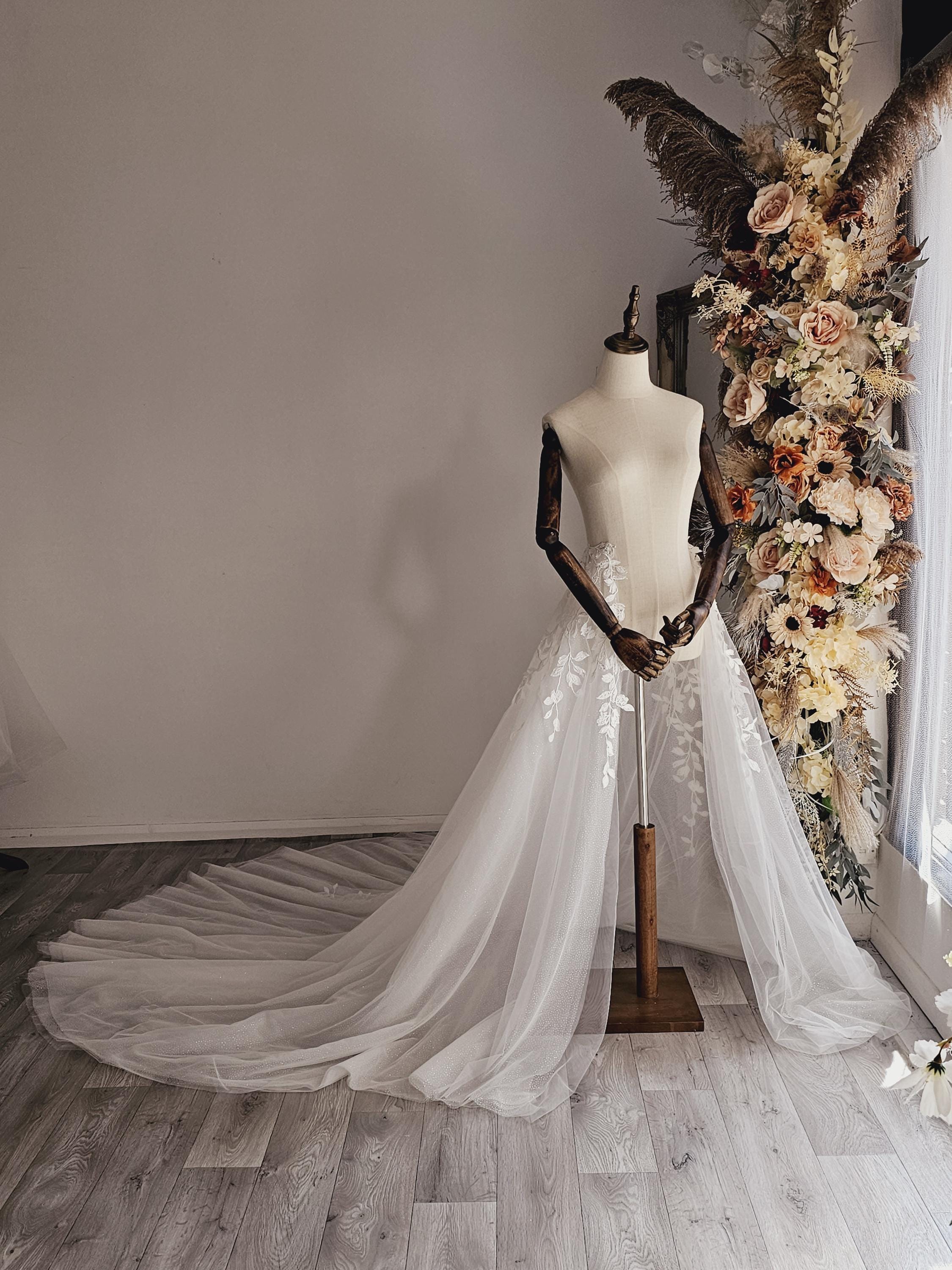 Trailing Leaflike Lace and Glitter Tulle Train - Etsy