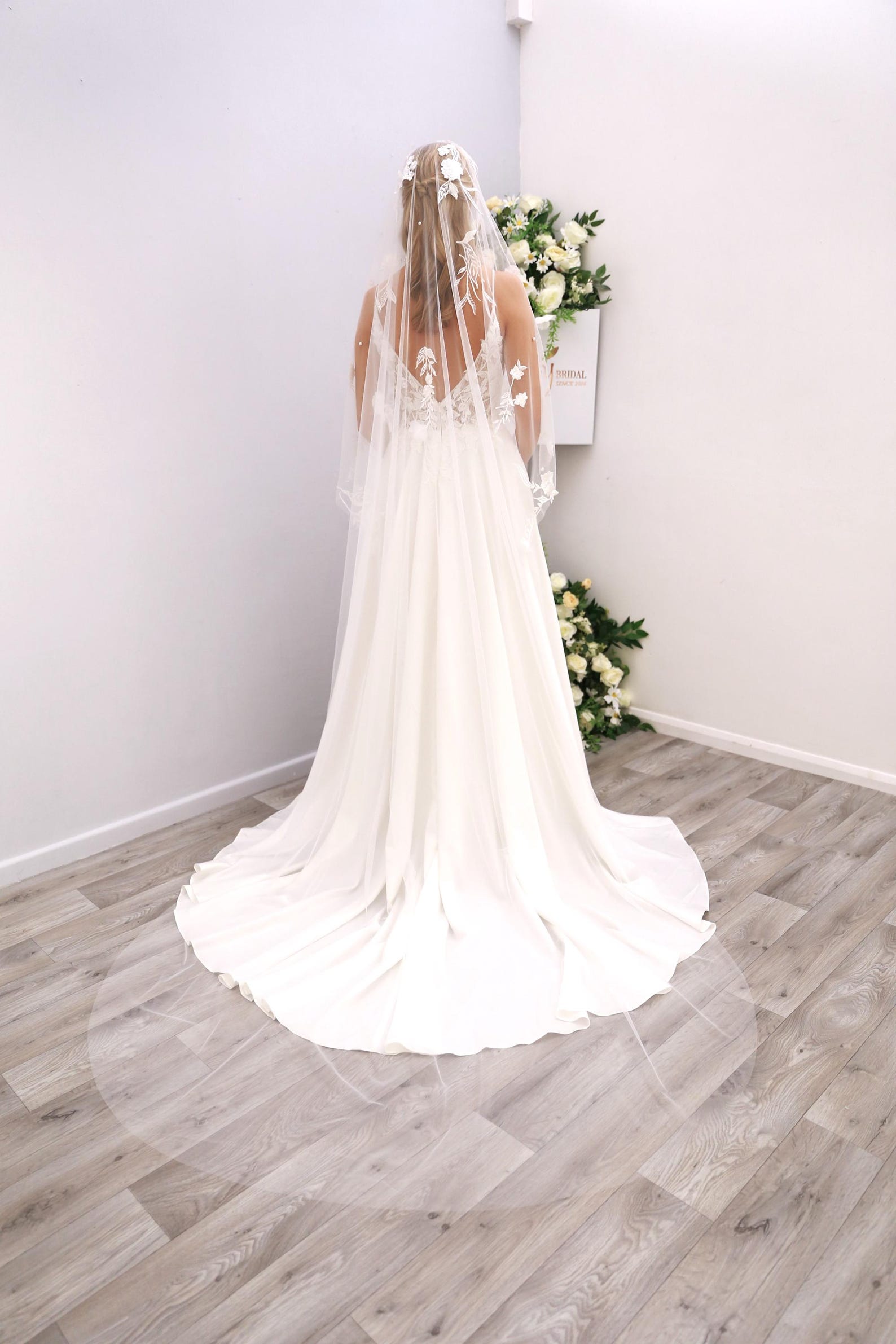 Lydia - Juliet Cap Lace Veil - Etsy