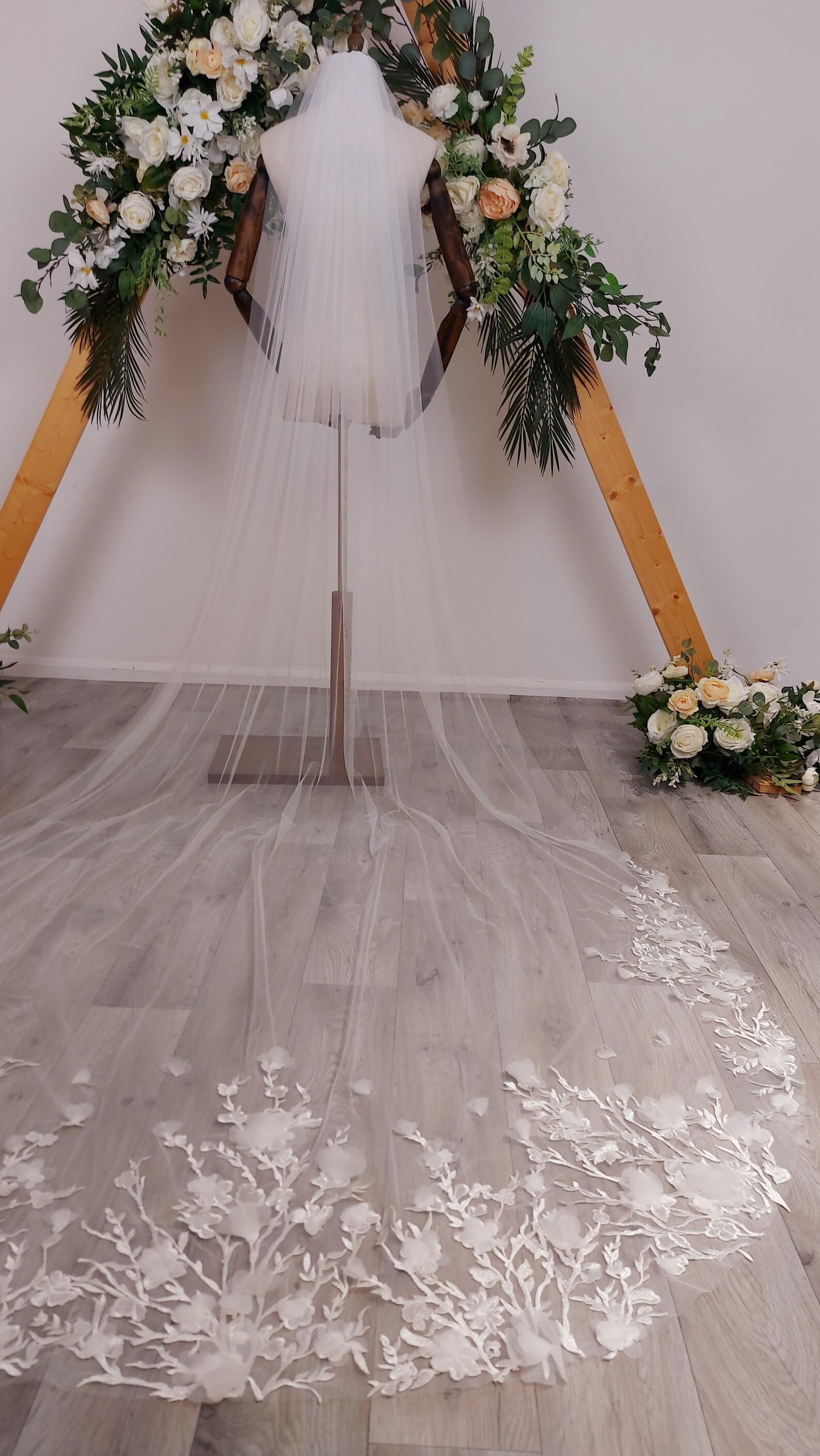 Venus - Lace Veil With 3D Floral Details - Etsy