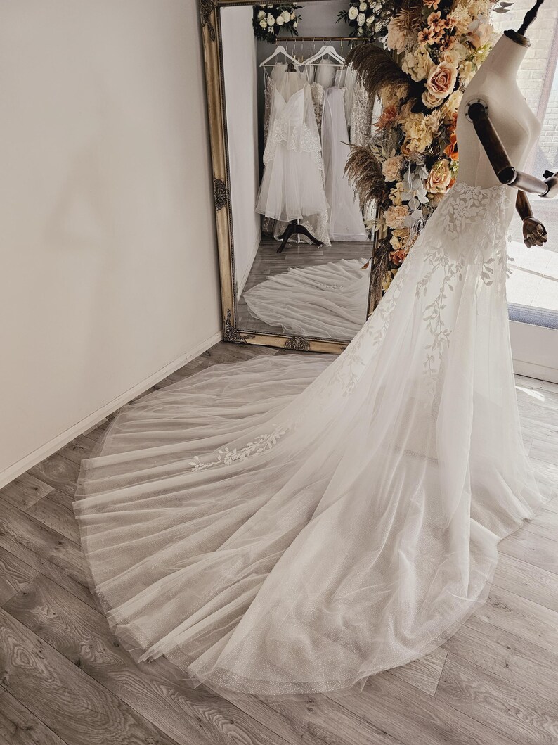 Trailing Leaflike Lace and Glitter Tulle Train - Etsy