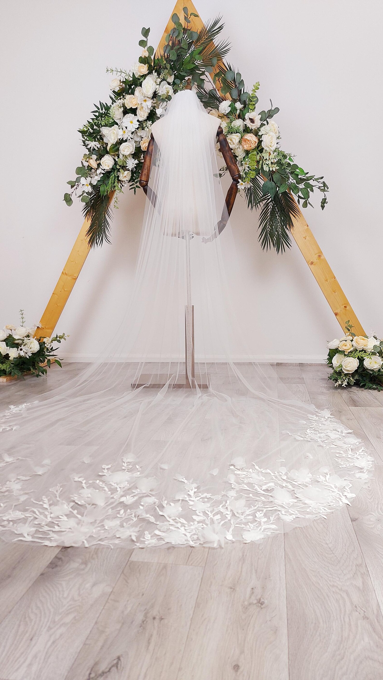 Venus - Lace Veil With 3D Floral Details - Etsy