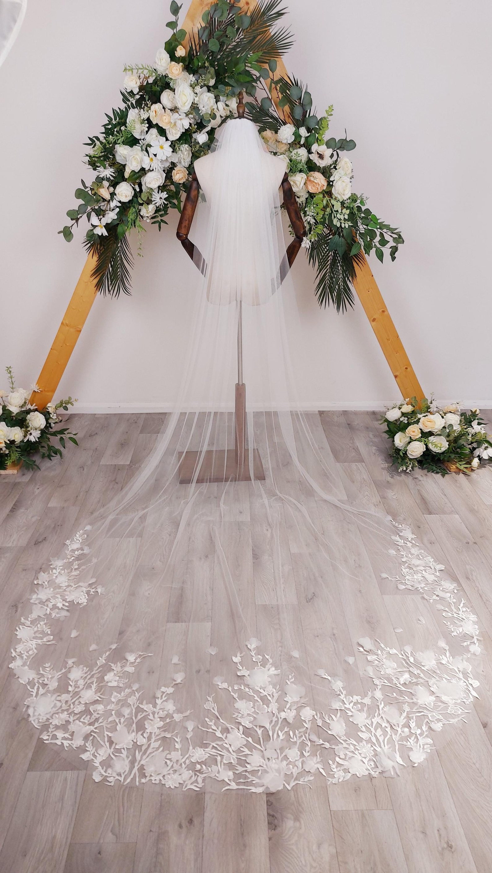 Venus - Lace Veil With 3D Floral Details - Etsy