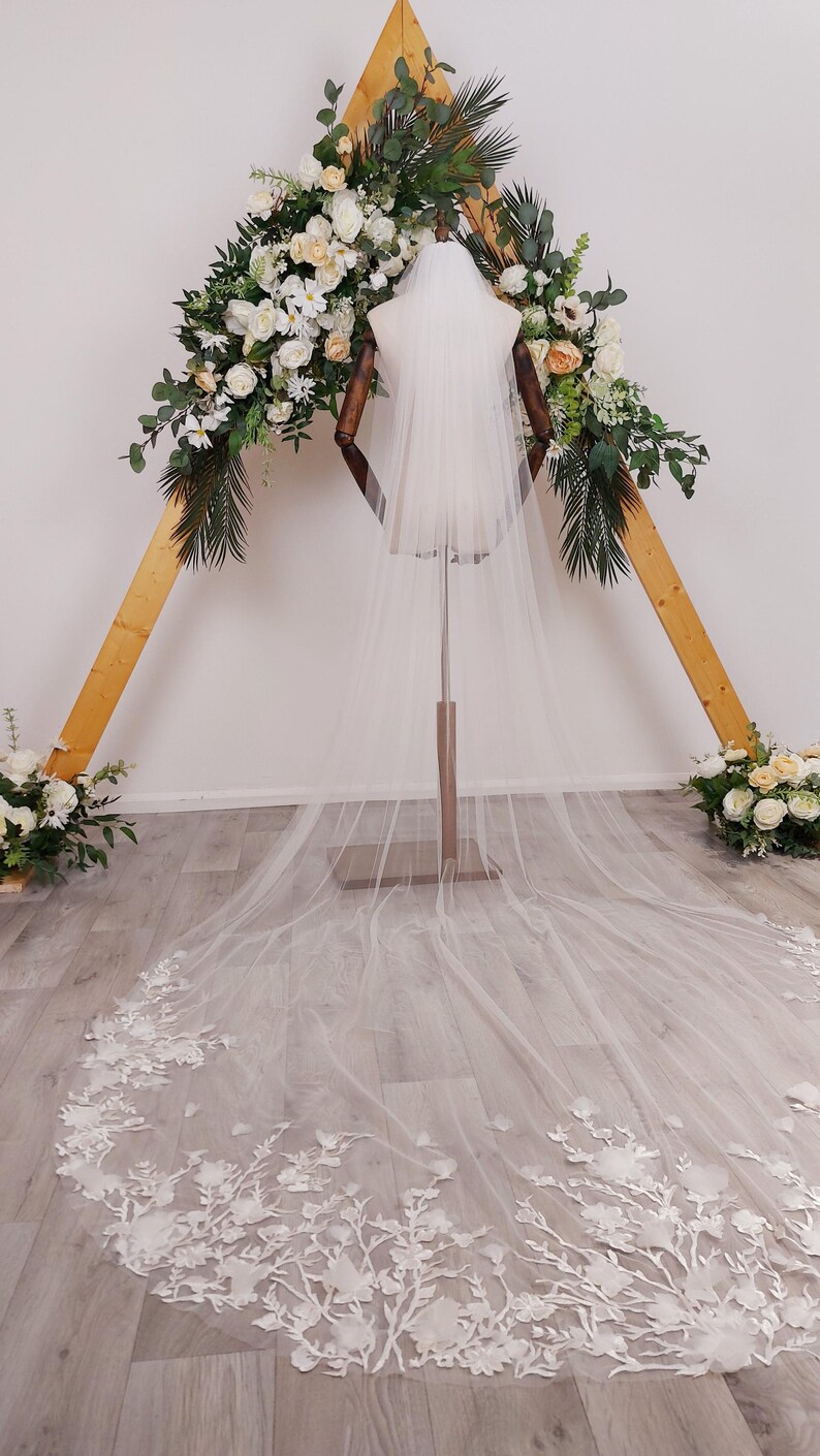 Venus - Lace Veil With 3D Floral Details - Etsy