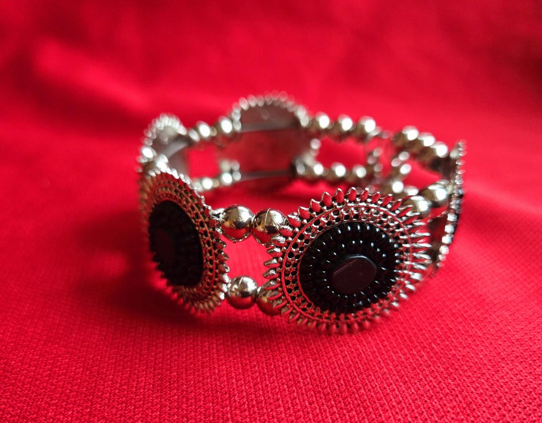 Indian Traditional Bangles | Unique Design Bracelets | Charming ...