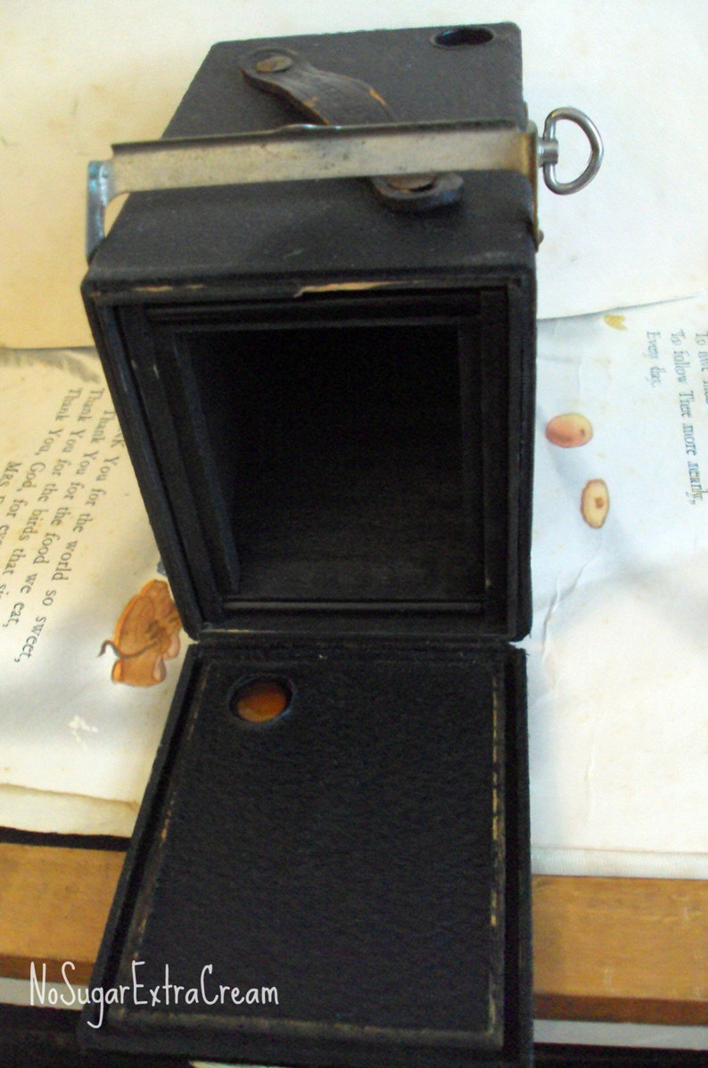 Antique Buster Brown No. 2 Box Camera ANTIQUE Ansco Co Buster Brown Box ...