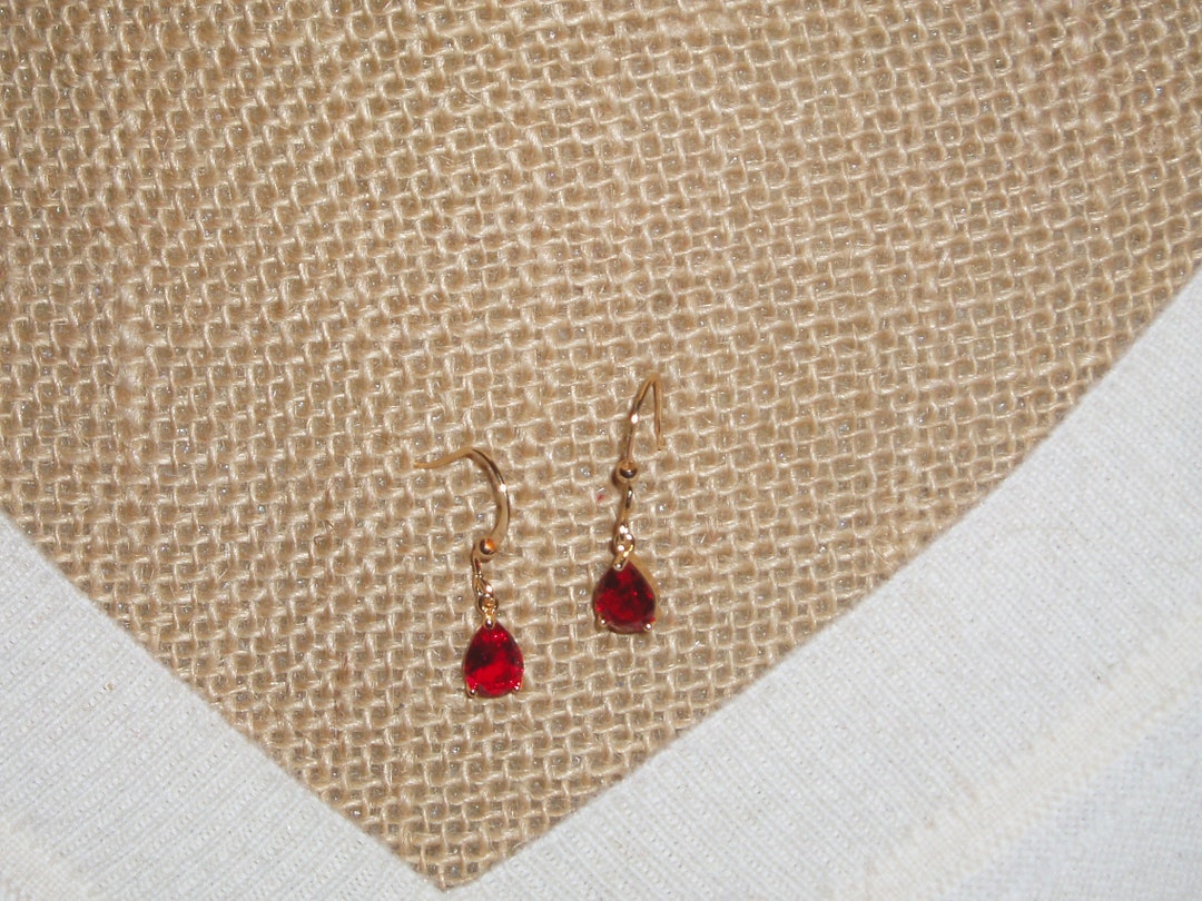 11.00 Carats, Red Ruby Faceted Tear Drop Gemstone, 18K Yellow Gold ...