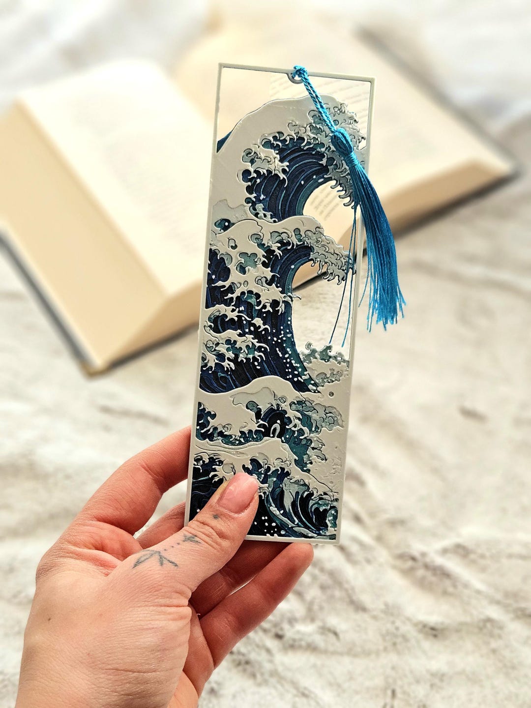 Great Wave Bookmaker Japanese Design Art Print Reading Accent White ...
