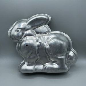 Vintage 3D Bunny Cake Mold, Easter Spring Decor - Etsy