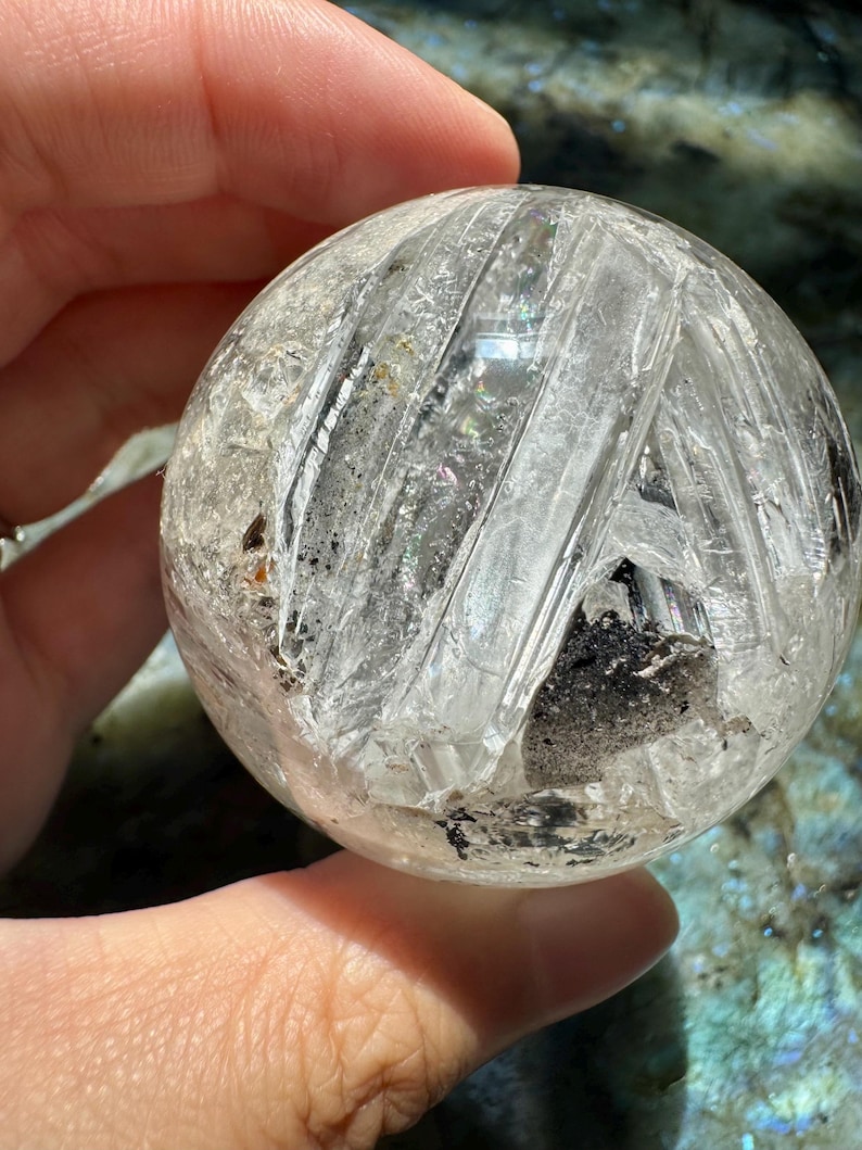 Enhydro Quartz Sphere With Moving Hydro-carbon From Chongqing, China ...