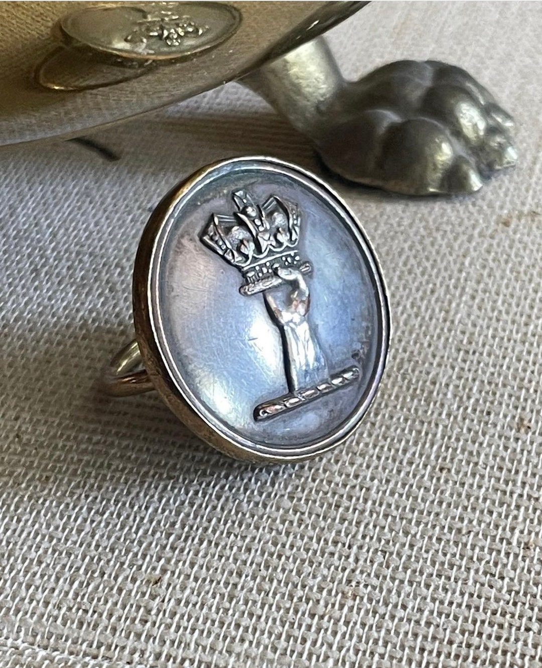 ANTIQUE// Livery Button Hand/crown Ring - Etsy
