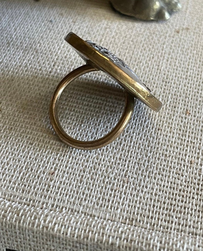 ANTIQUE// Livery Button Hand/crown Ring - Etsy