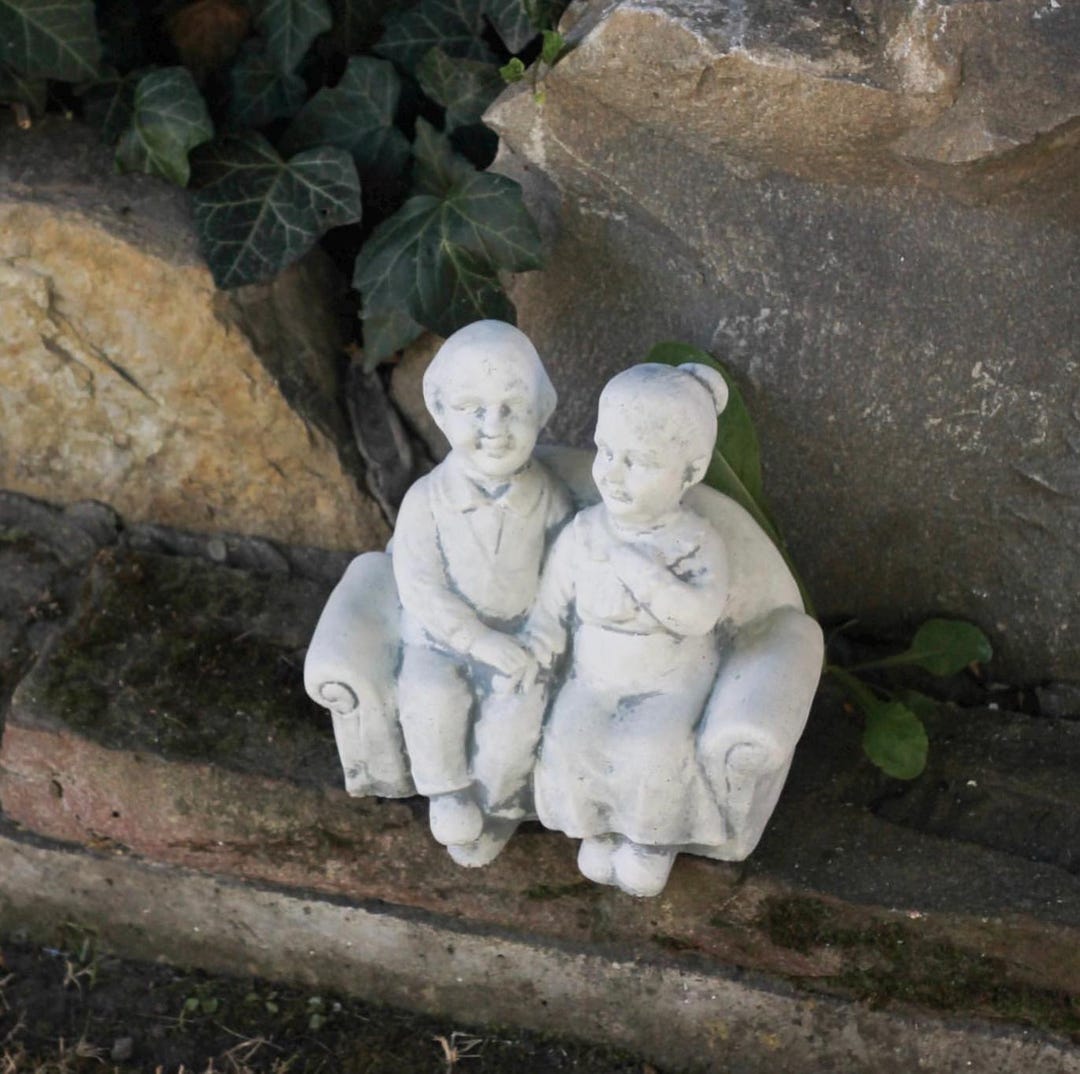 Garden Statue of an Elderly Couple, Grandma Grandpa Elderly Concrete ...