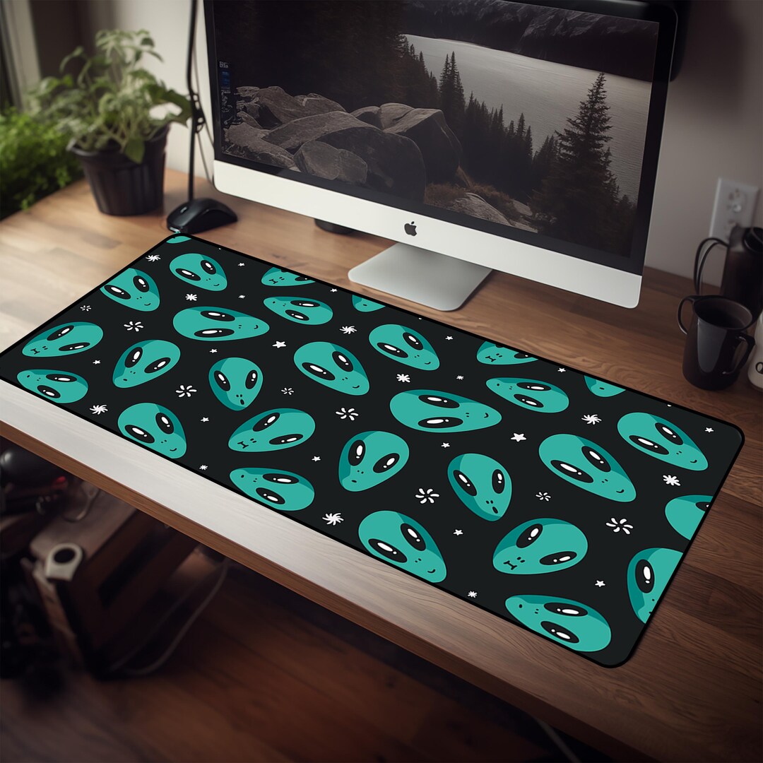 Alien Space Desk Mat Green Alien Heads Gaming Mouse Pad Cosmic Office ...