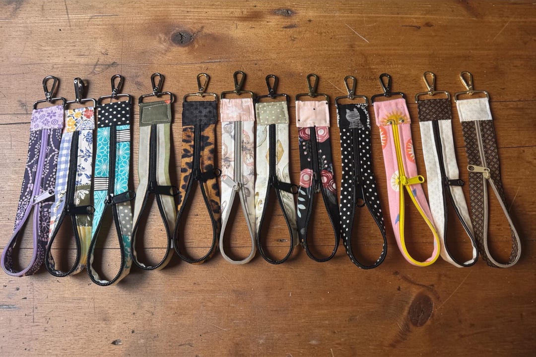 Hands Free Jacket Holder | Luxury Fabric & High-end Zipper Travel ...
