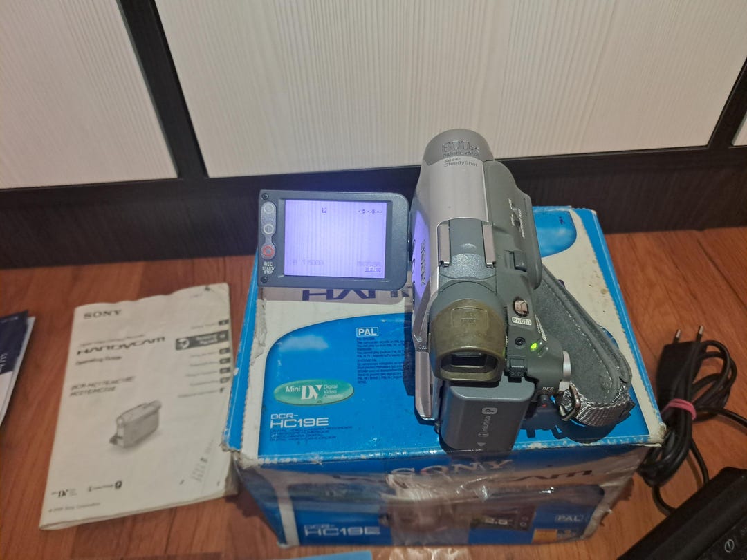 Sony DCR-HC19E Minidv Digital Video Camera Recorder Handycam Camcorder ...
