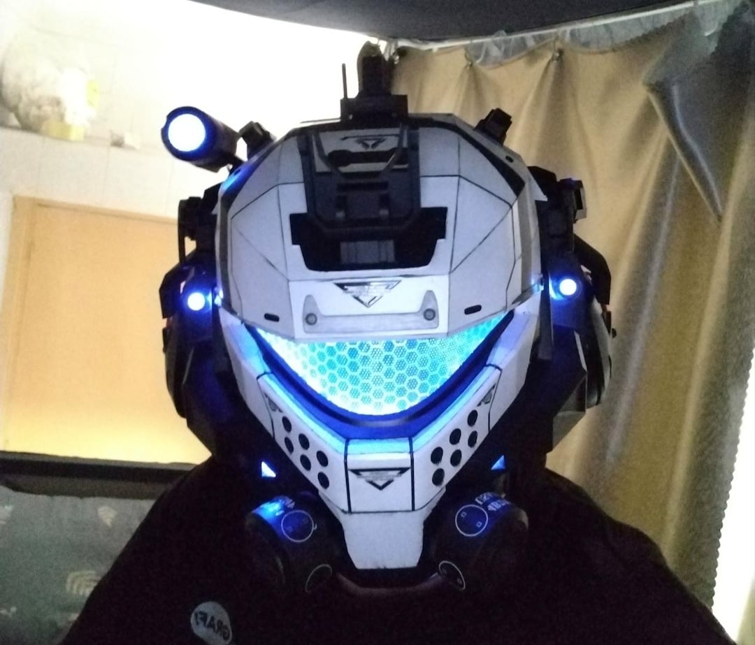 Titanfall 2 Pulse Blade Pilot Cosplay Helmet | Light up Helmet | Custom ...
