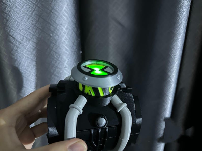 Ben 10 Original Omnitrix Smartwatch Case – Pop-up Design | Fits Samsung ...