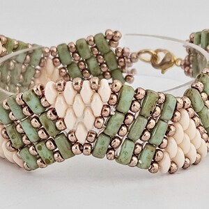 Green and Cream Zig Zag Bracelet - Etsy