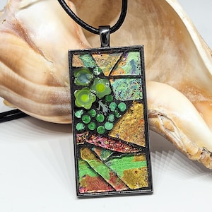 Green Sparkle Glass Murine and Filati Glass Black Pendant Necklace With ...