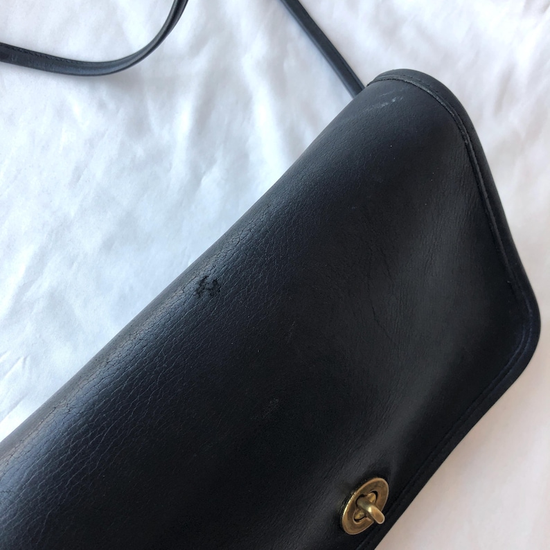 Bolso de bolsillo vintage Coach 9755 de piel azul marino. Fabricado en ...