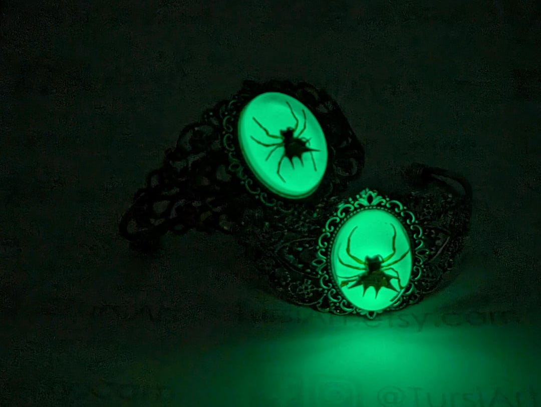GLOW in the DARK. Real Spiny Orb Weaver Spider Filigree Bangle Bracelet ...