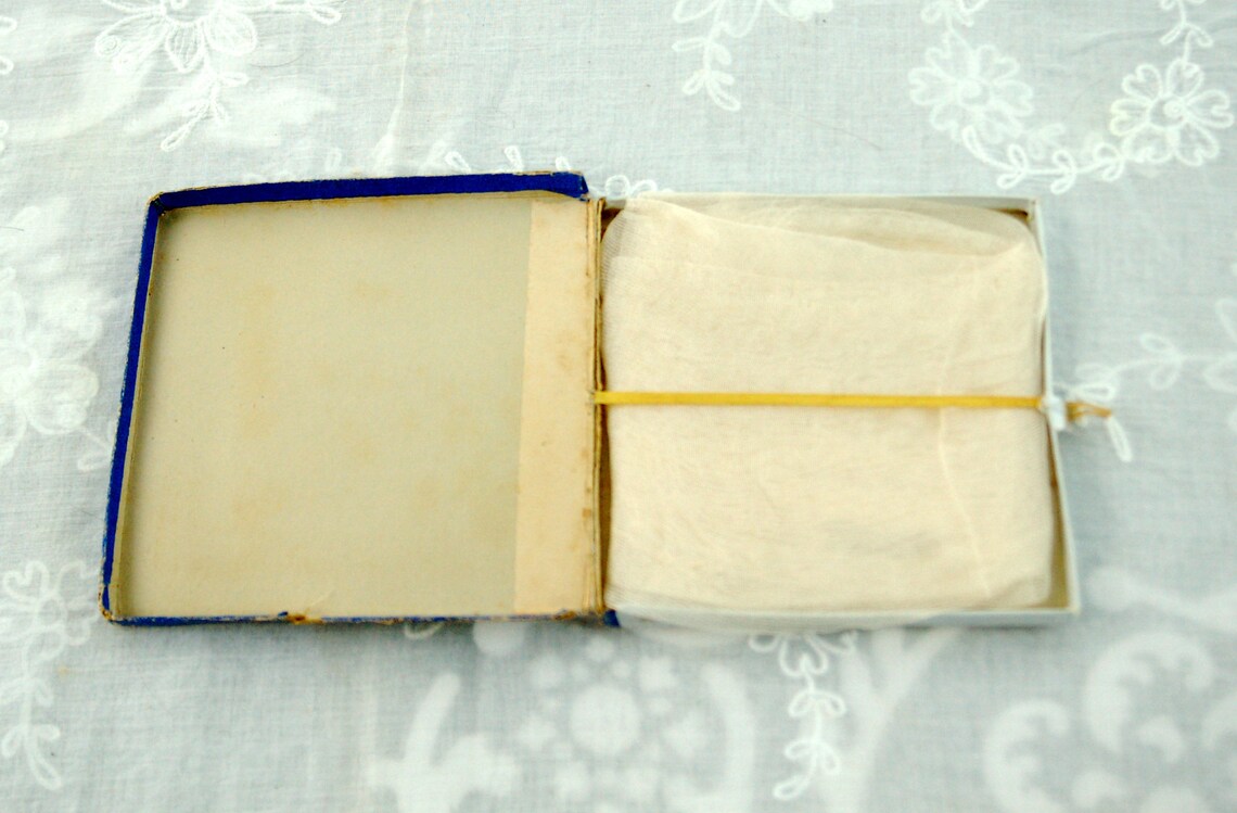 Victorian Hanky Box Child's Nursery Rhyme Handkerchief Cardboard Box ...