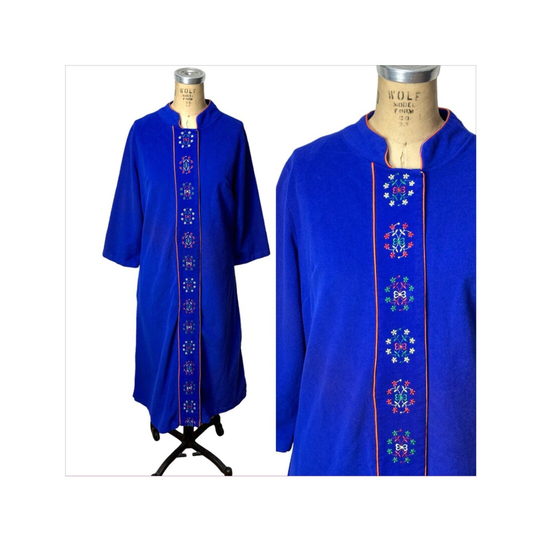 1970s Blue Velour Robe With Embroidery and Mandarin Collar Size M/L - Etsy