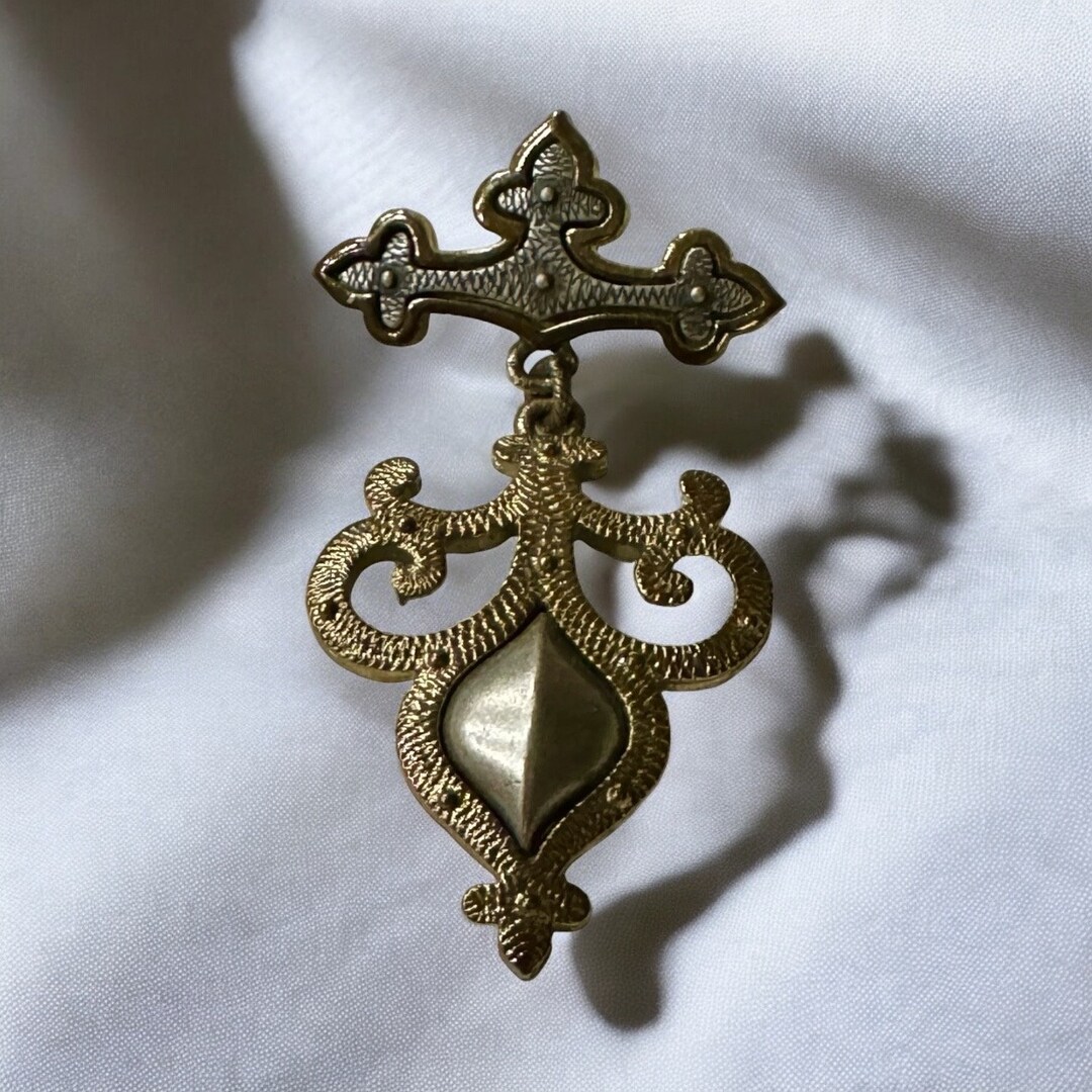 Vintage Jay Strongwater Heraldic Shield With Upper Cross Pin Brooch ...