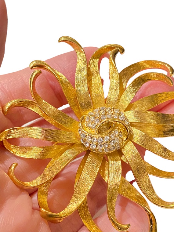 Vintage Givenchy Gold Plated Daisy Flower with Crysta… - Gem
