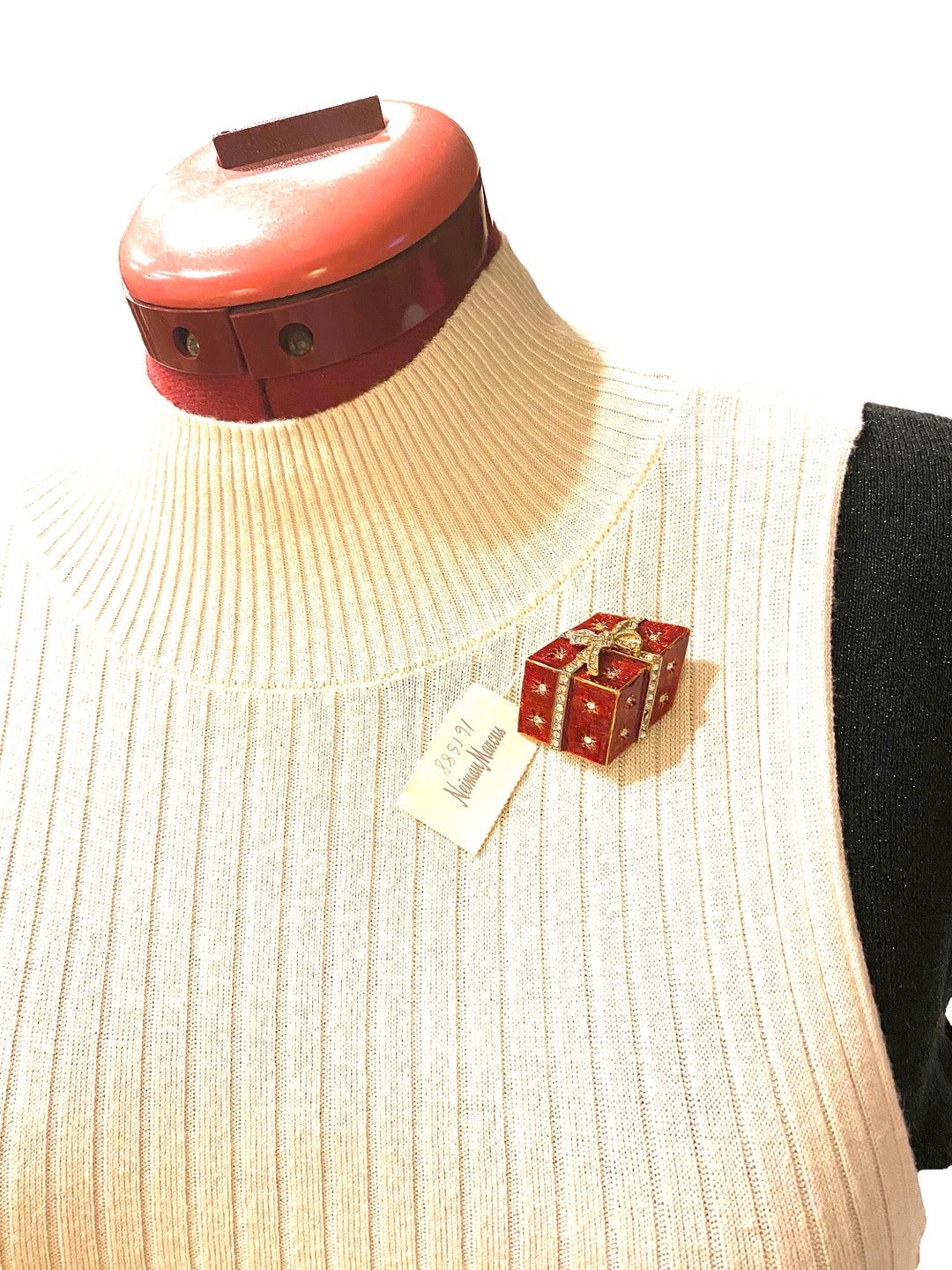 VTG Neiman Marcus Holiday Red Enamel Christmas Present Brooch Pin New ...