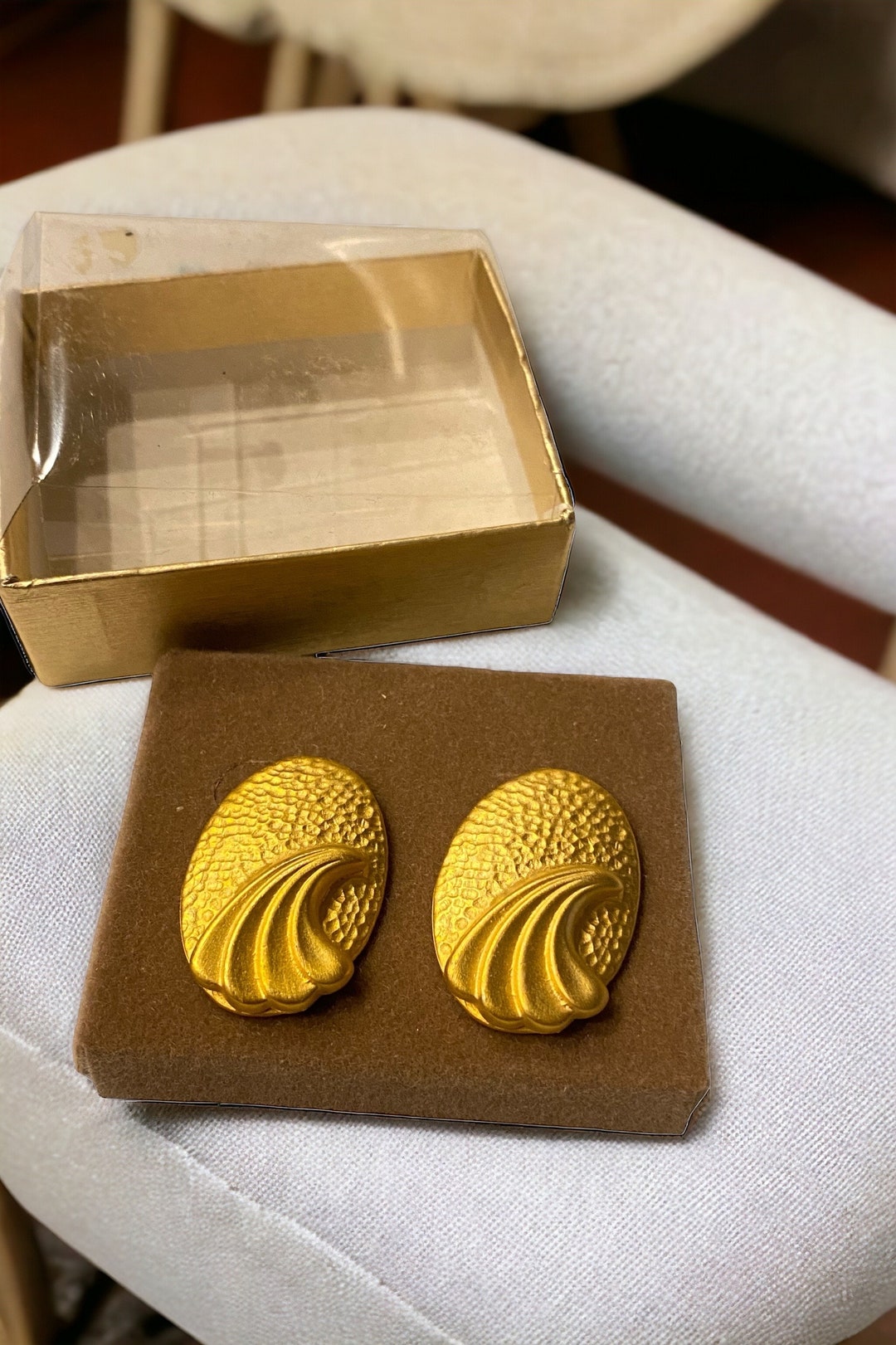 Vintage Gold Plated Ribbed & Textured Clam Shell Pierced Earrings NIB ...