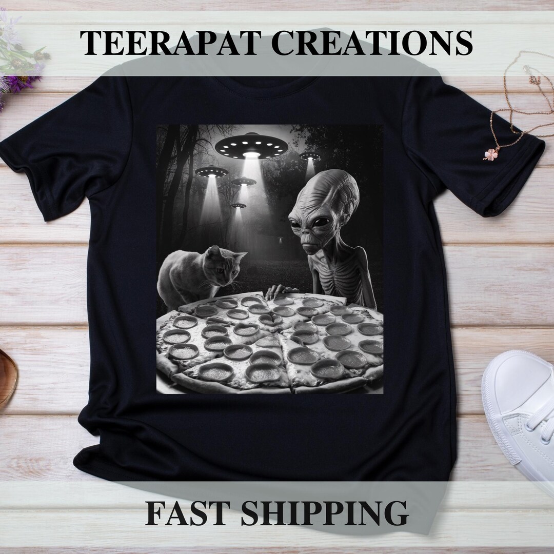 Alien and Cat Tee | Funny Graphic | Eating Pizza Shirt | Pizza Lover T ...