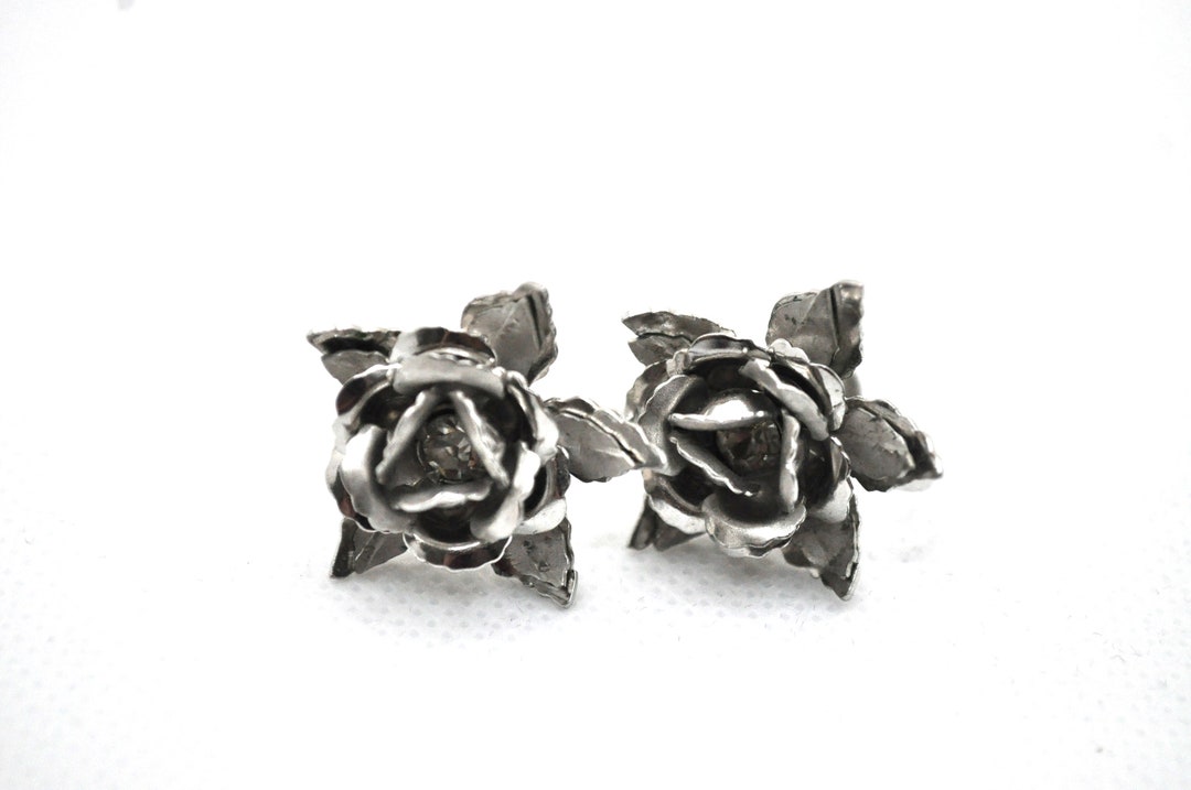 Vintage Silver Tone Rose Design With Center Rhinestone BN - Bugbee ...