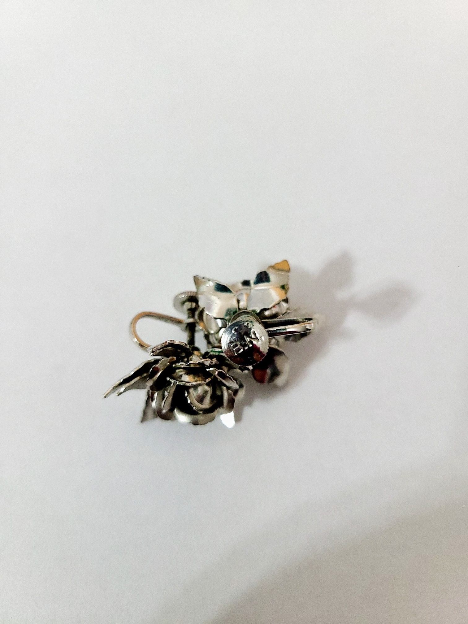 Vintage Silver Tone Rose Design With Center Rhinestone BN - Bugbee ...