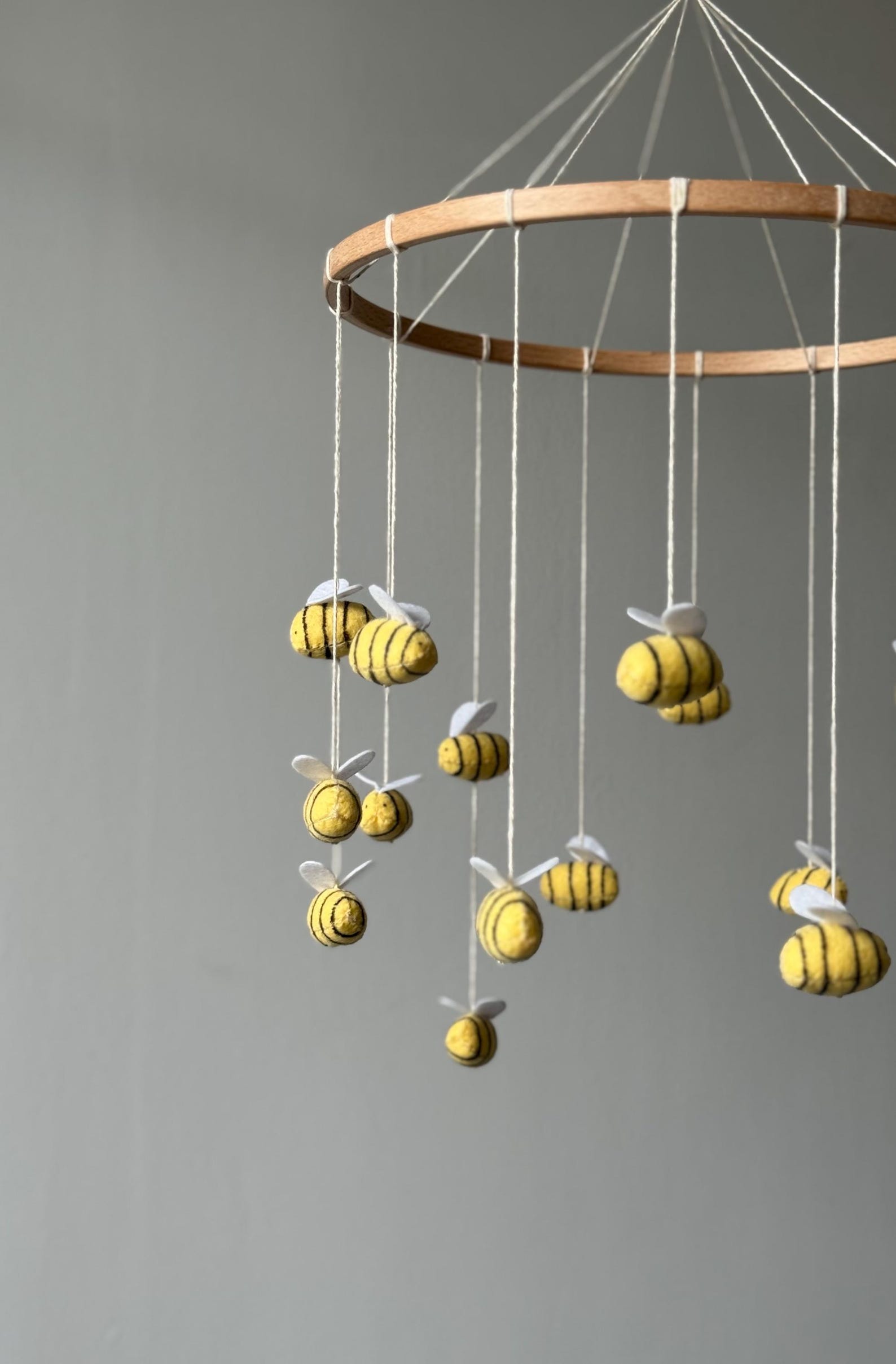 Bee Nursery Mobile: DIY Bumblebee Felt Baby Mobile - Etsy