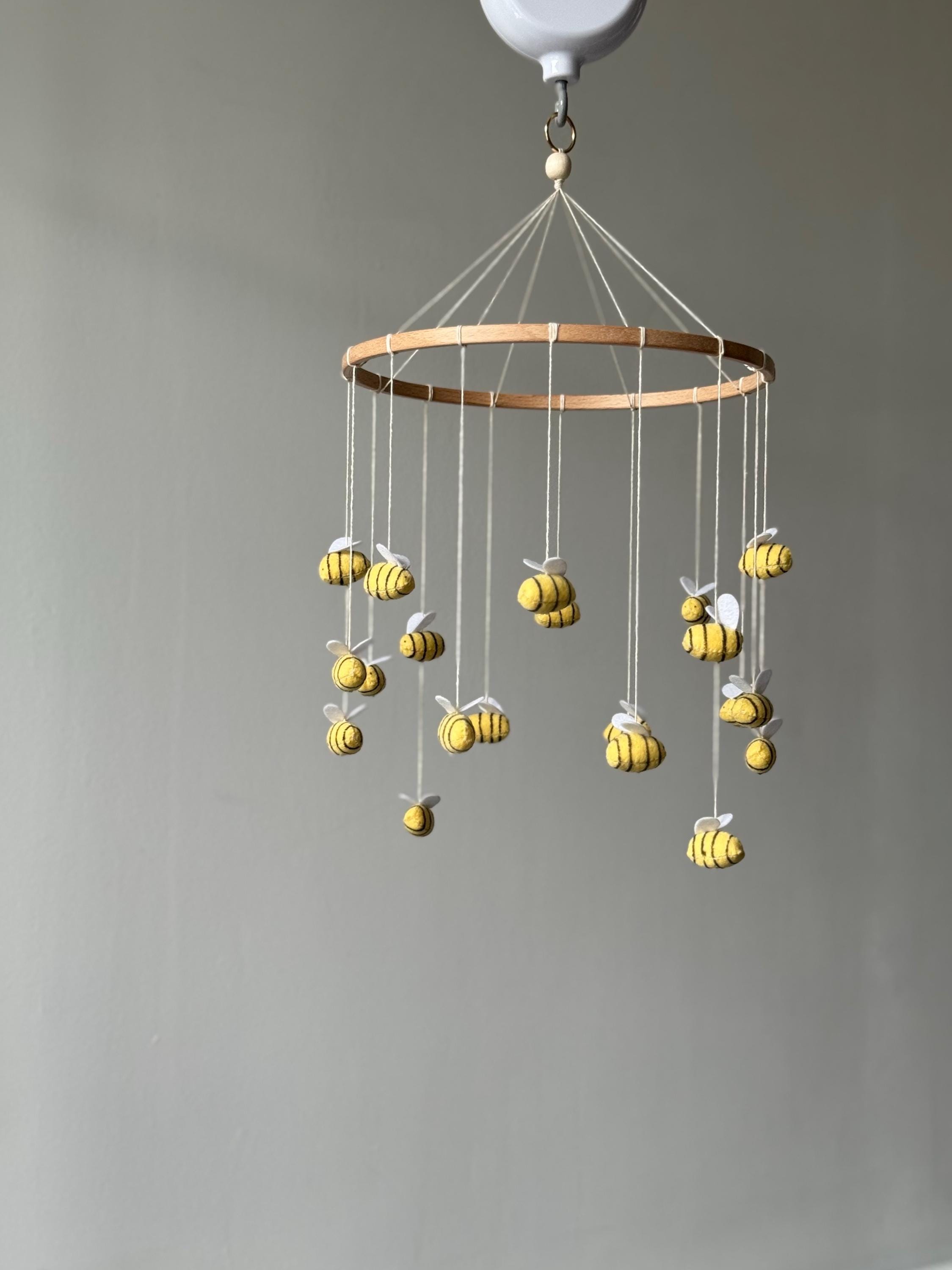 Bee Nursery Mobile: DIY Bumblebee Felt Baby Mobile - Etsy