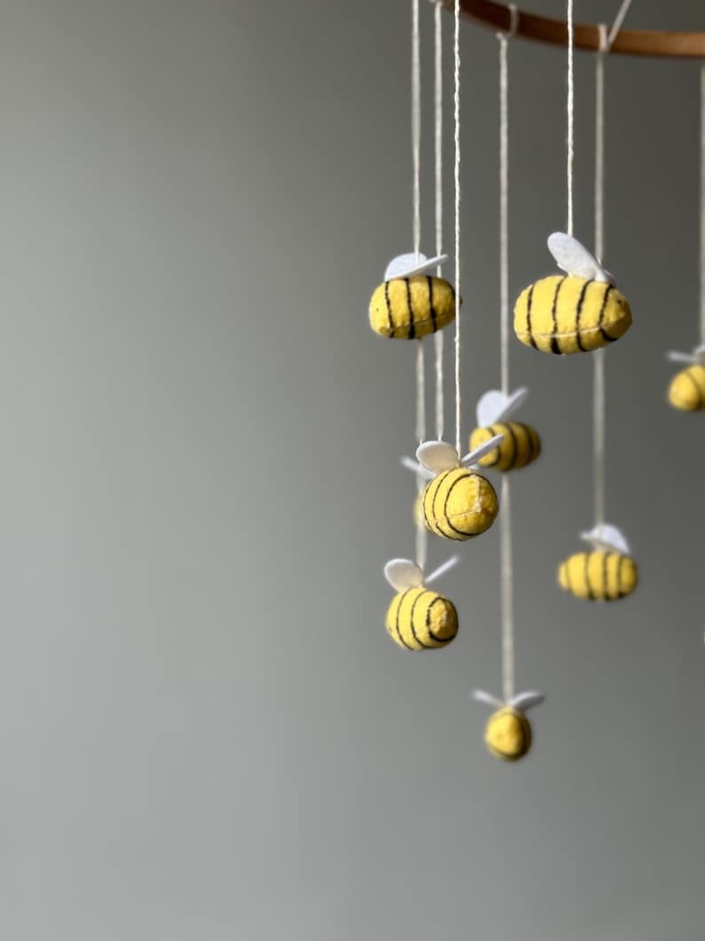 Bee Nursery Mobile: DIY Bumblebee Felt Baby Mobile - Etsy