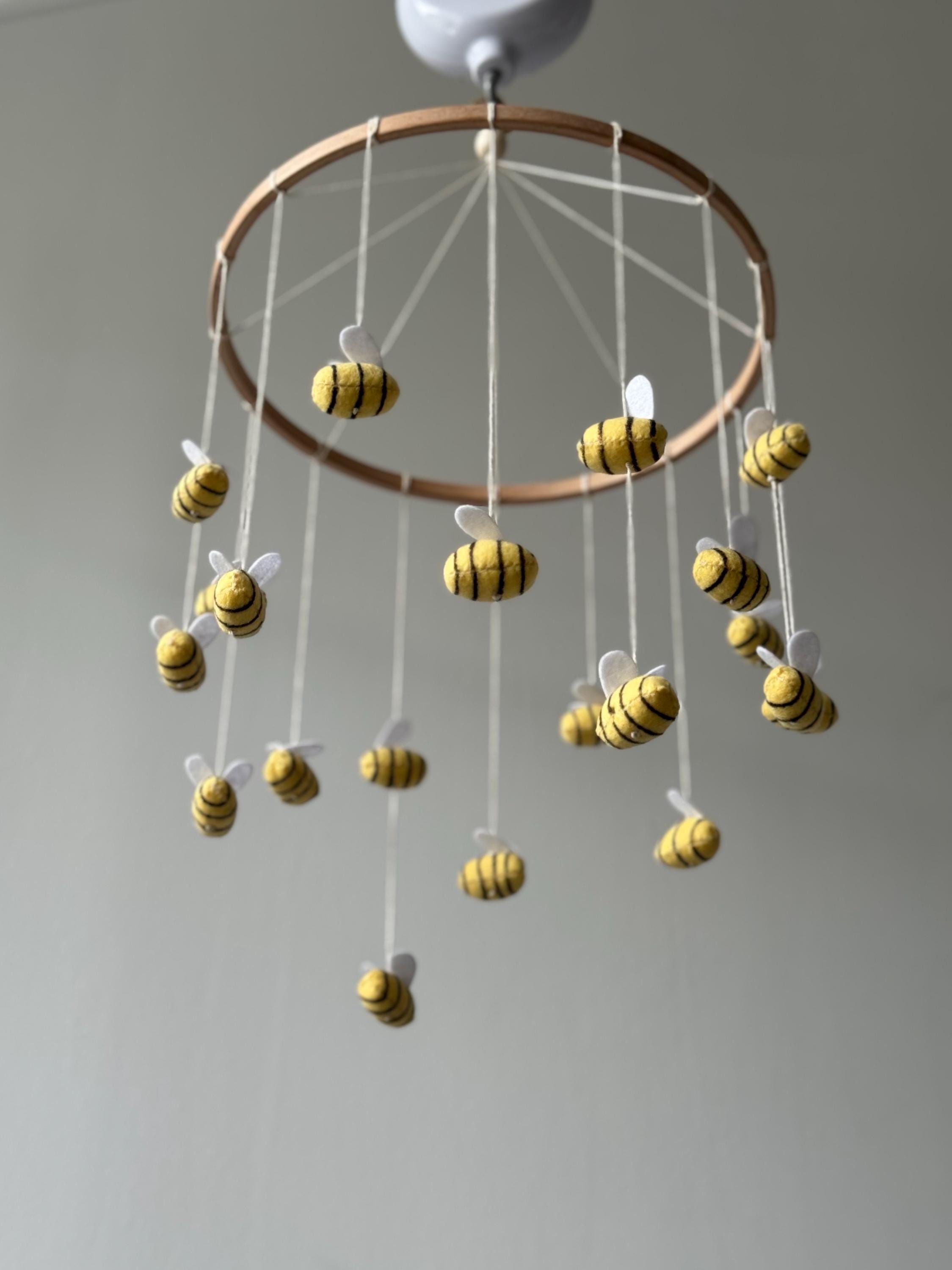 Bee Nursery Mobile: DIY Bumblebee Felt Baby Mobile - Etsy